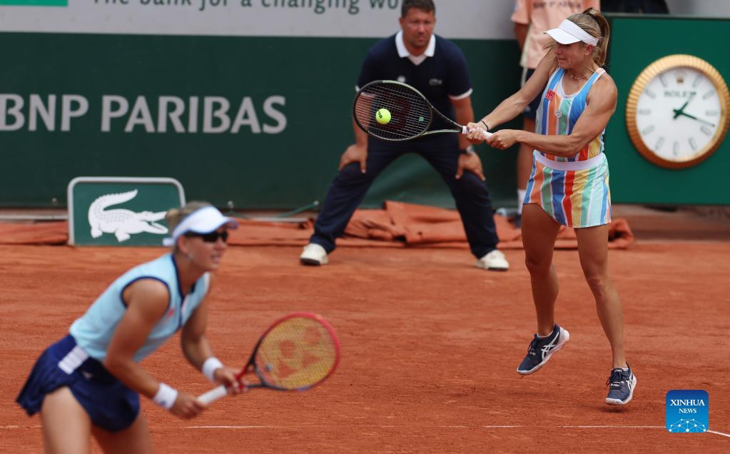 Wang/Hsieh power into women's doubles at French Open (updated)-Xinhua
