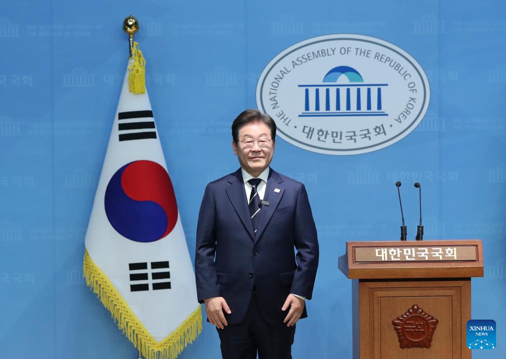 S. Korea's opposition ex-leader Lee Jae-myung announces bid for presidency -Xinhua