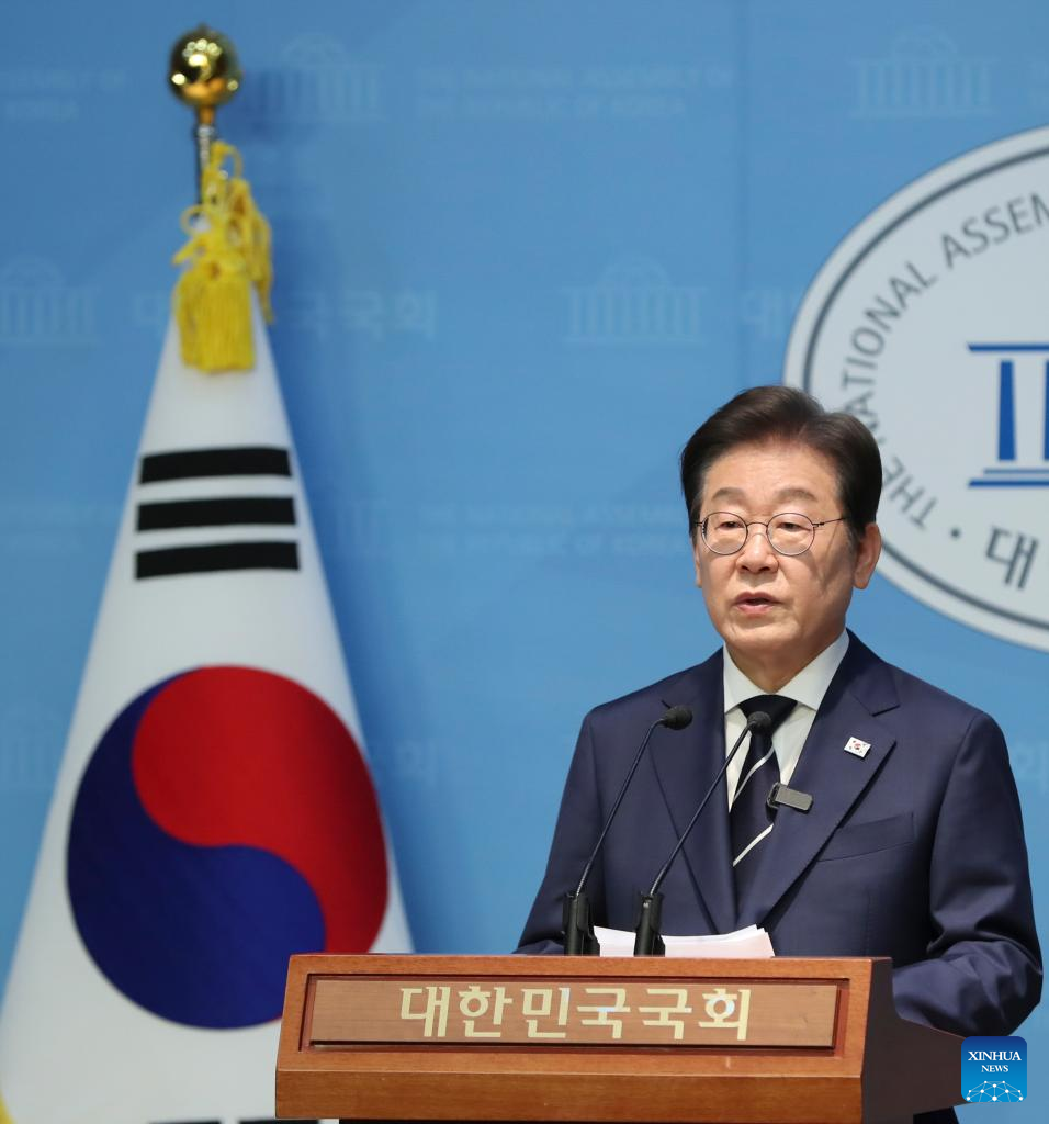 S. Korea's opposition ex-leader Lee Jae-myung announces bid for presidency -Xinhua